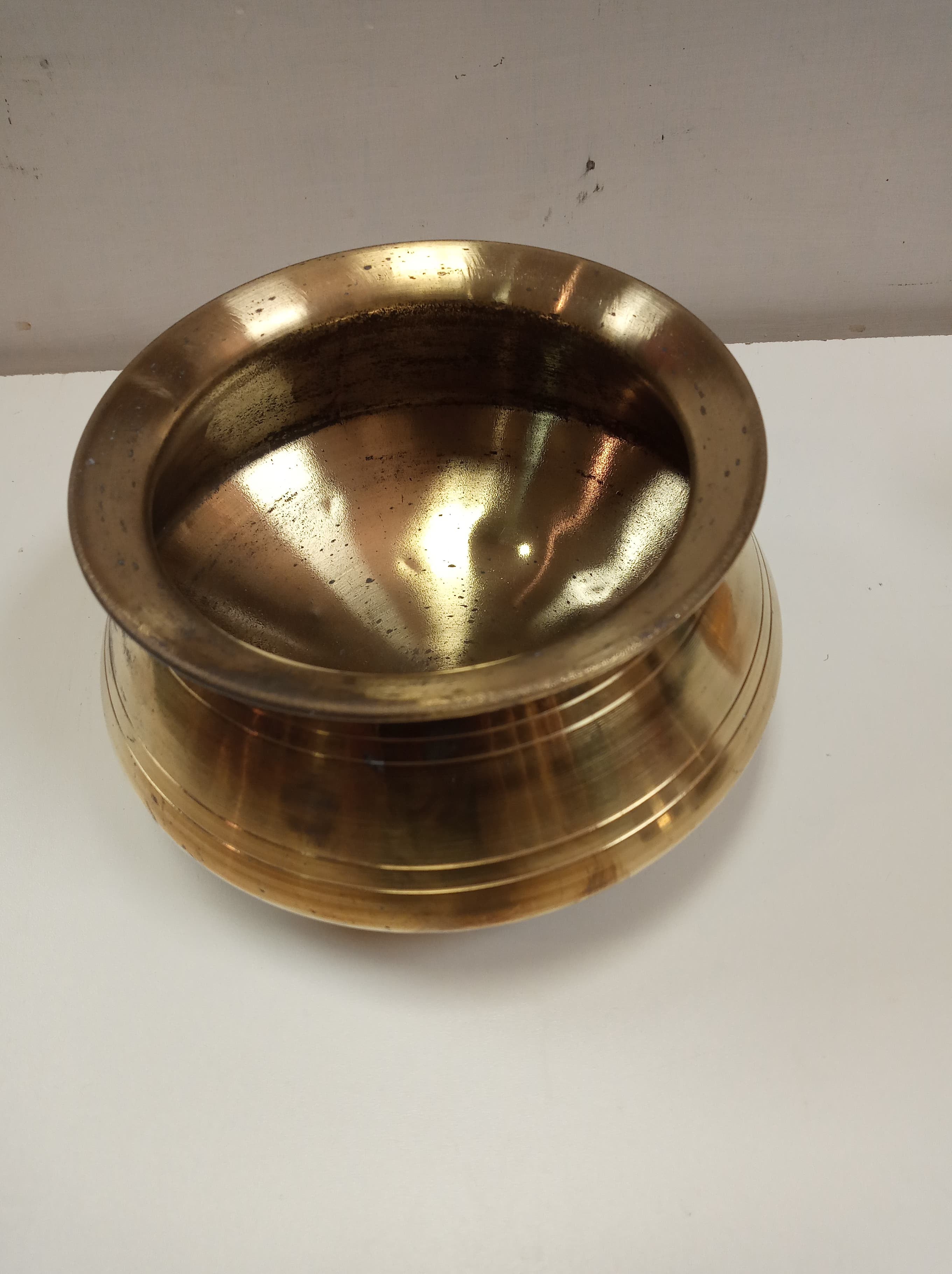 THL 101 Traditional Nepali Pinda pakaune Bhada. | Tibetan Craft ...